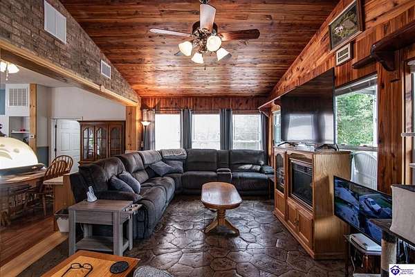 6.39 Acres of Residential Land with Home for Sale in Vine Grove, Kentucky - LandSearch