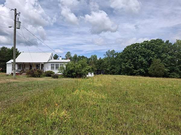 15.2 Acres of Land with Home for Sale in Scottsville, Virginia - LandSearch