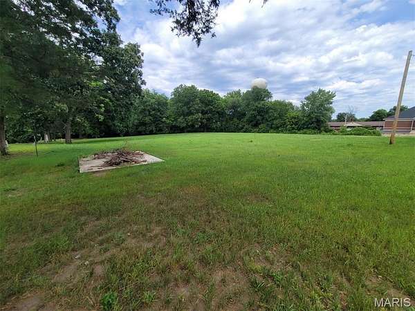 1.65 Acres of Improved Mixed-Use Land for Sale in Red Bud, Illinois ...
