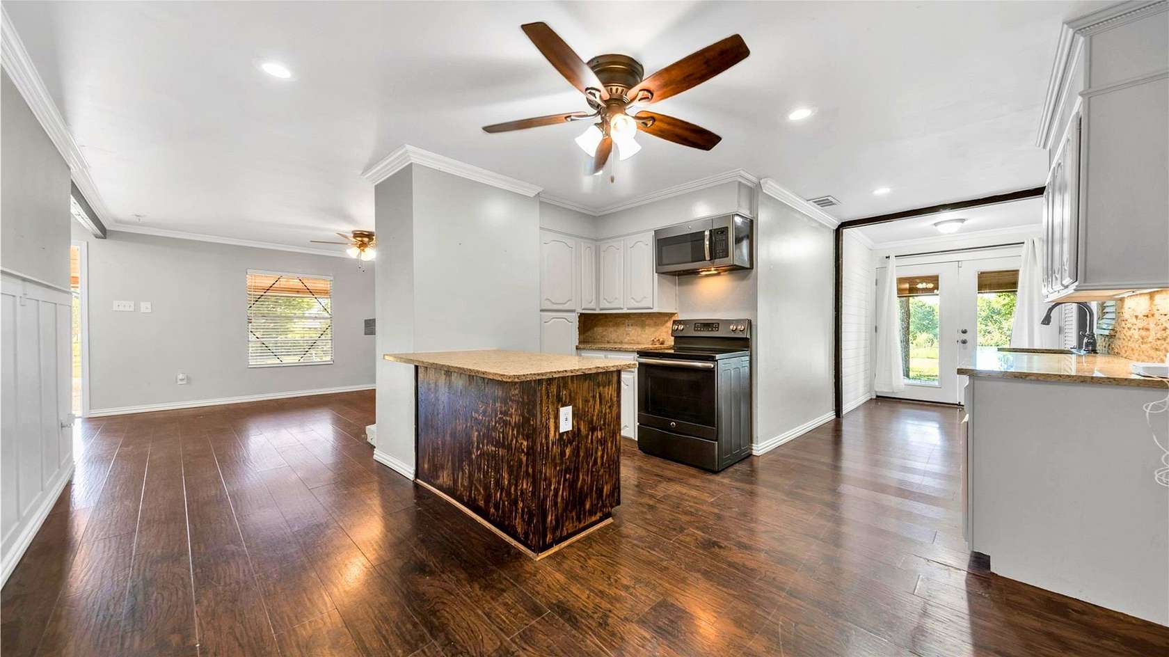 4.85 Acres of Land with Home for Sale in Lancaster, Texas - LandSearch